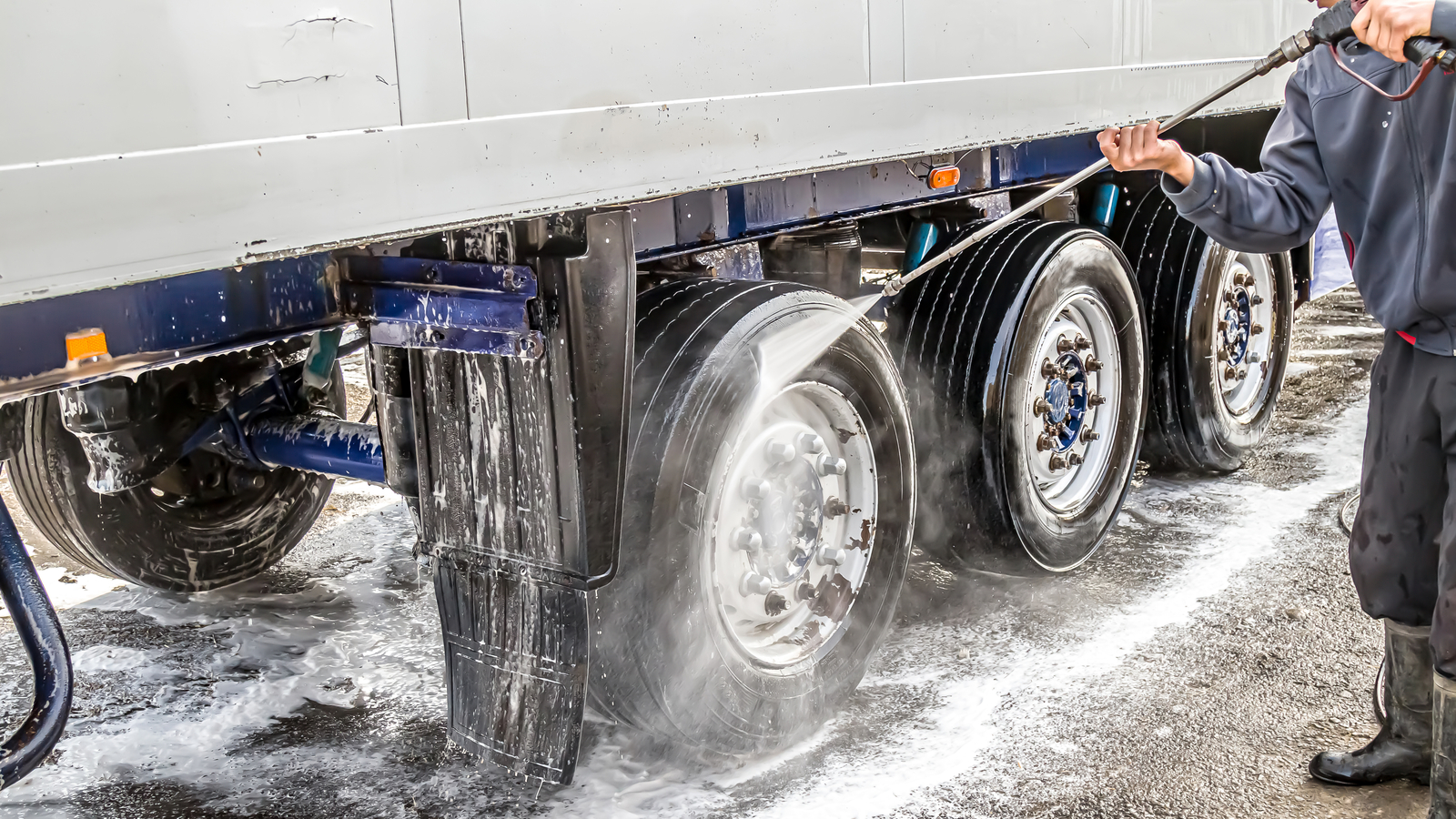 Semi Truck Washing Services St Louis | St Louis Semi Truck Washing ...